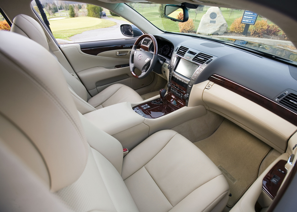 Lexus LS 2012 – L'annuel de l'automobile