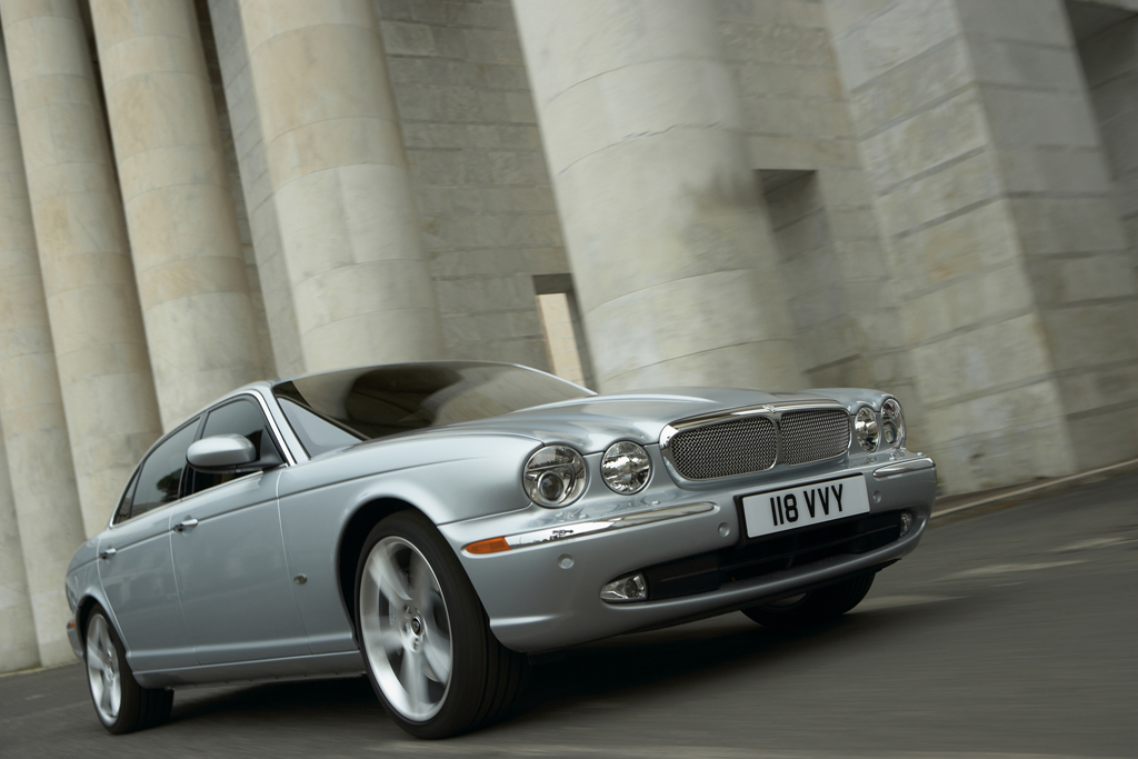 Jaguar XJ 2007 – L'annuel de l'automobile