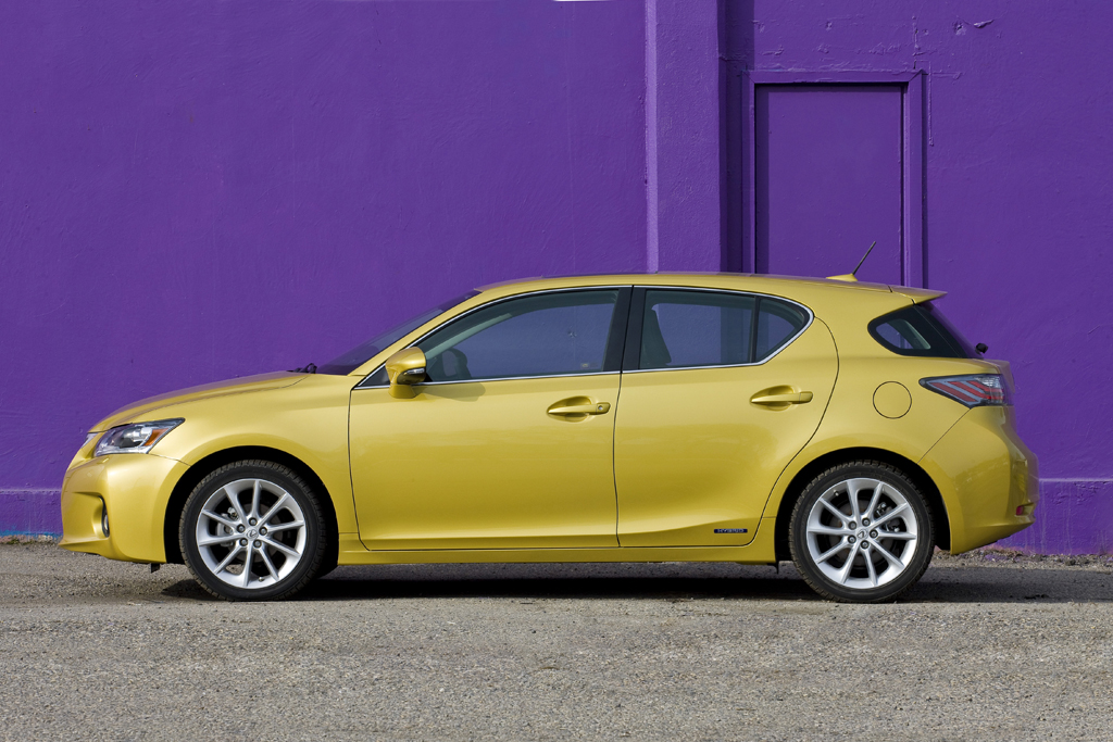 Lexus CT200h 2012 – L'annuel de l'automobile