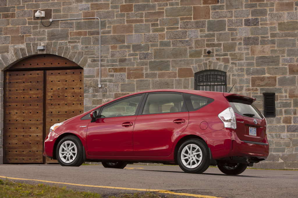 Toyota Prius V 2012 – L'annuel de l'automobile