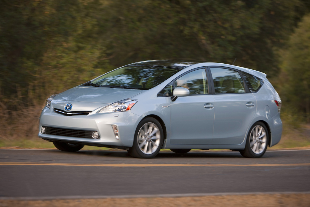 Toyota Prius V 2012 – L'annuel de l'automobile