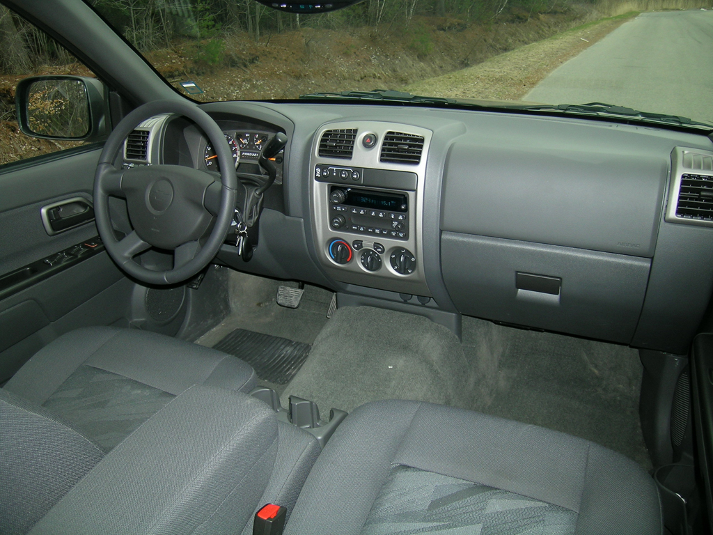 Chevy Colorado 2005 Interior