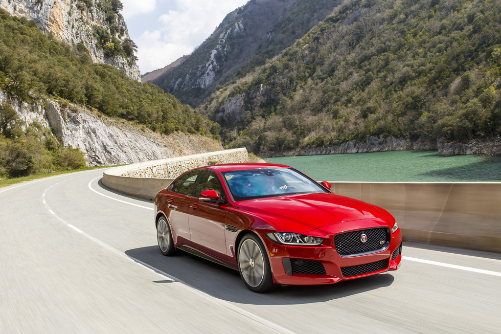 Jaguar XE 2020 – L'annuel de l'automobile
