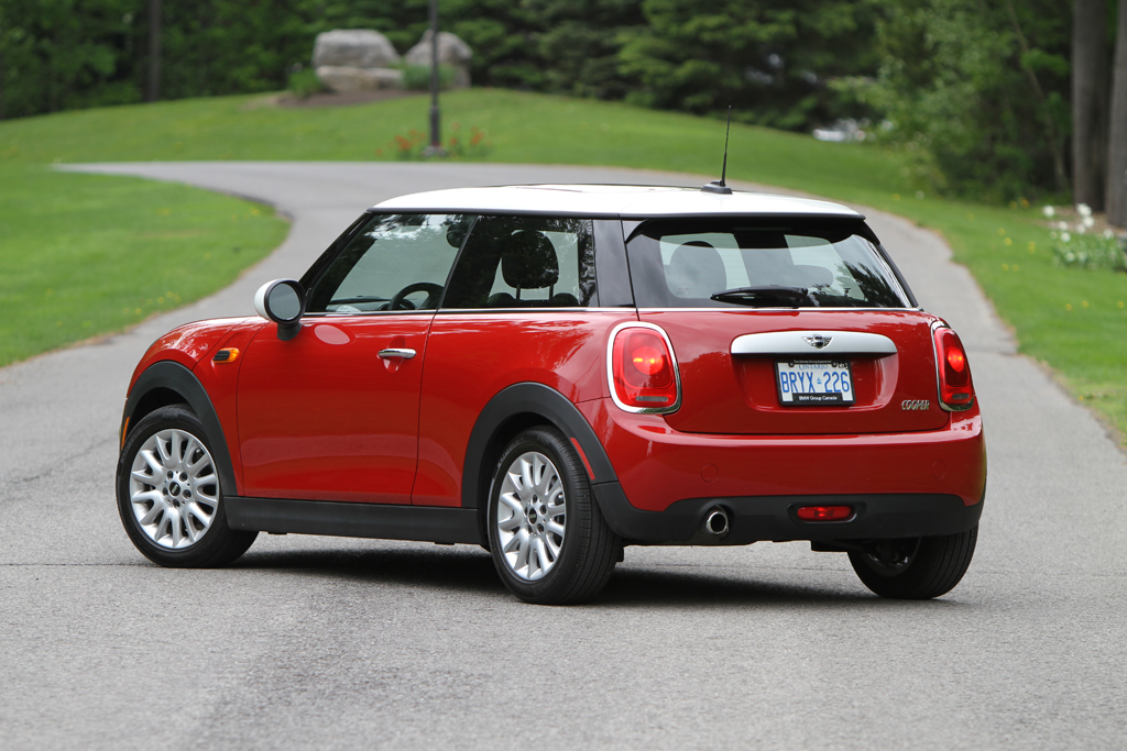 MINI Cooper 2015 – L'annuel de l'automobile