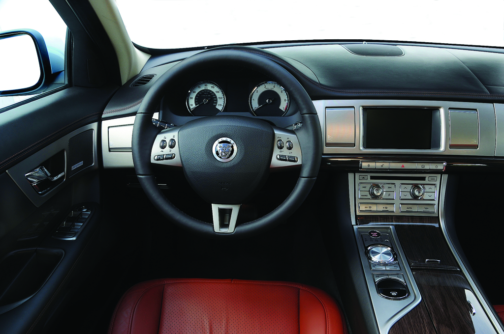 Jaguar xf 2010 – L'annuel de l'automobile
