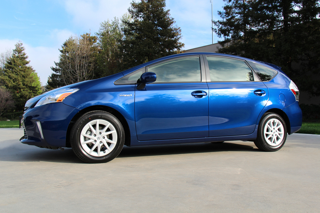 Toyota Prius V 2014 – L'annuel de l'automobile