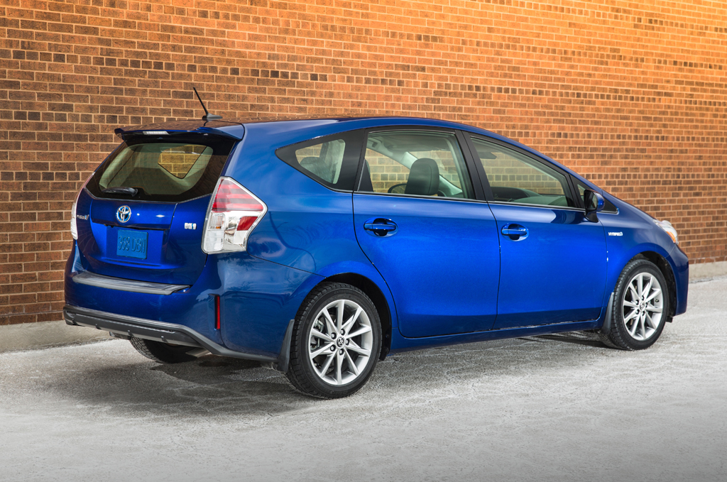 Toyota Prius V 2014 – L'annuel de l'automobile