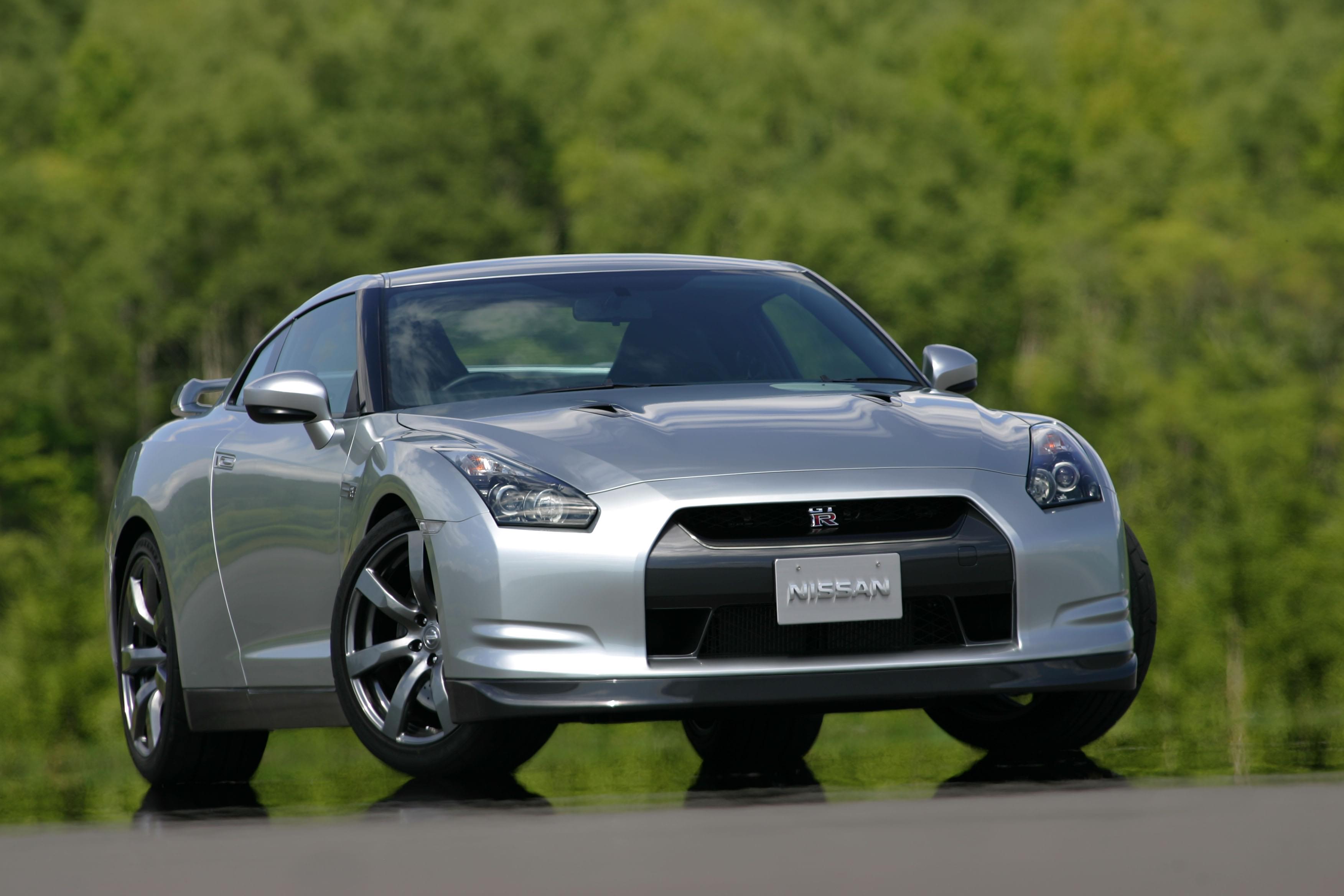 Nissan GT-R 2011 – L'annuel de l'automobile